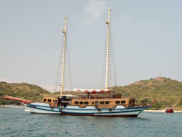 Pattaya Yacht Charters - Party Boats - Tai Pan